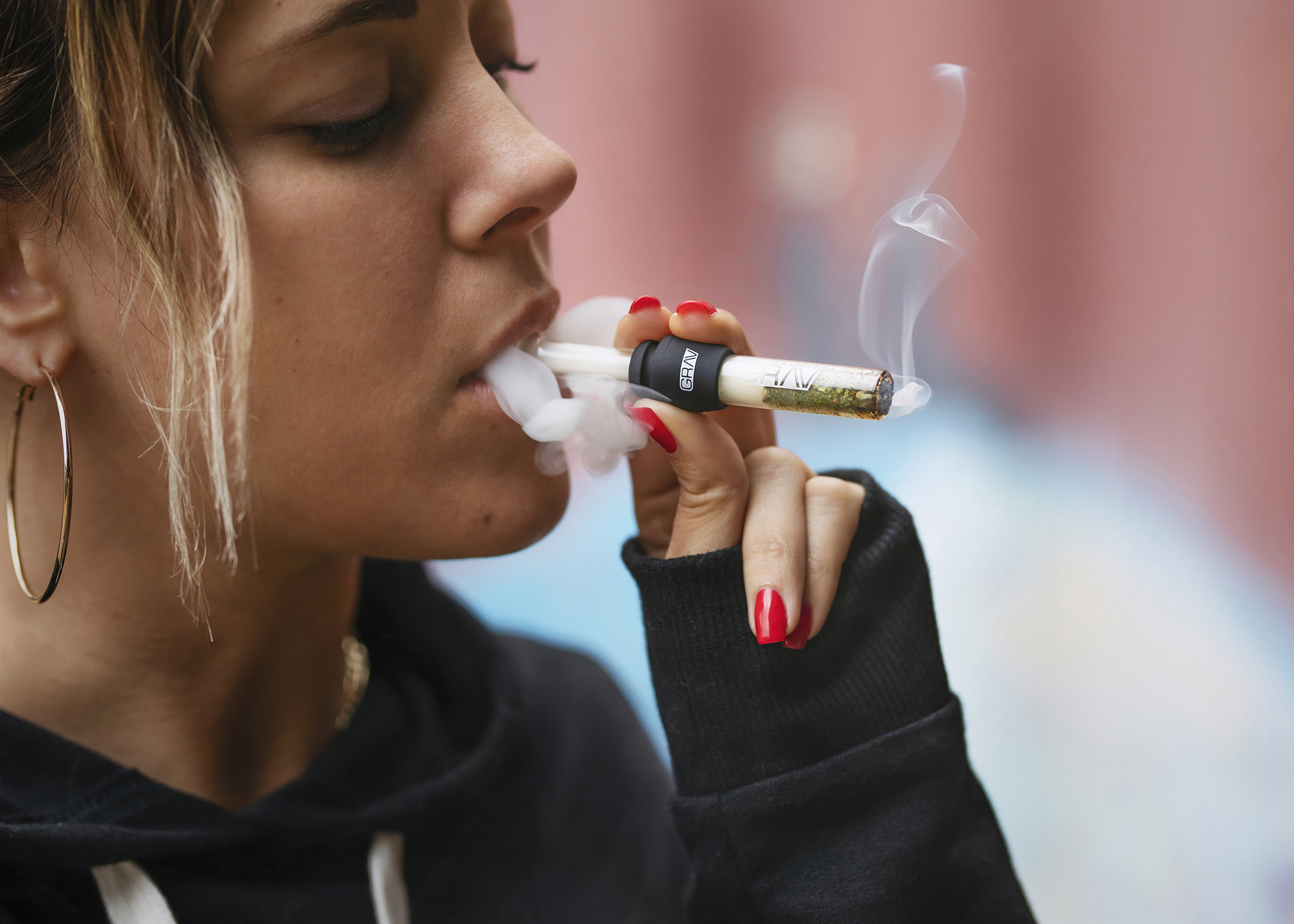 Smoking marijuana in public places banned under bill moving in Florida ...